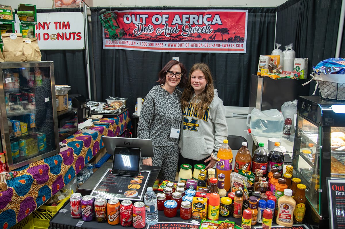 Christmas craft show draws 17,000 to Lloyd Ex | Meridian Source